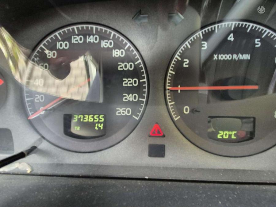 Pelēks Volvo V70 2002 Kauņa, ar dzinēja tilpumu 2.44 L un nobraukumu 374 tūkst. km par 1000 €, foto 6 vietnē AUTOMOTO.COM.LV