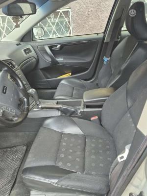 Pelēks Volvo V70 2002 Kauņa, ar dzinēja tilpumu 2.44 L un nobraukumu 374 tūkst. km par 1000 €, foto 8 vietnē AUTOMOTO.COM.LV