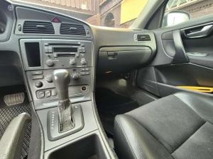 Pelēks Volvo V70 2002 Kauņa, ar dzinēja tilpumu 2.44 L un nobraukumu 374 tūkst. km par 1000 €, foto 9 vietnē AUTOMOTO.COM.LV