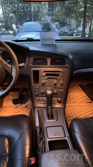 Grey Volvo V70 2002 in Riga, with an engine capacity of 2.40 L and mileage of 382 thousand km for 1900 €, photo 5 on AUTOMOTO.COM.LV