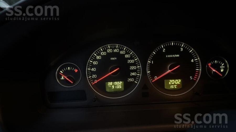 Grey Volvo V70 2002 in Riga, with an engine capacity of 2.40 L and mileage of 382 thousand km for 1900 €, photo 6 on AUTOMOTO.COM.LV