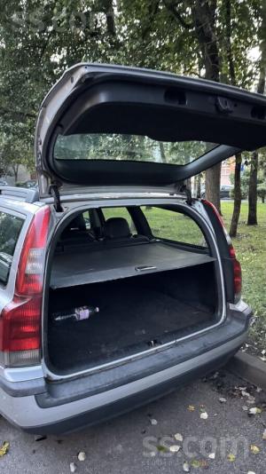 Grey Volvo V70 2002 in Riga, with an engine capacity of 2.40 L and mileage of 382 thousand km for 1900 €, photo 7 on AUTOMOTO.COM.LV
