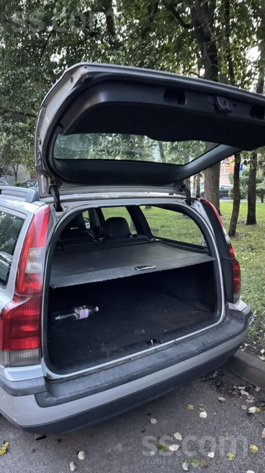 Grey Volvo V70 2002 in Riga, with an engine capacity of 2.40 L and mileage of 382 thousand km for 1900 €, photo 7 on AUTOMOTO.COM.LV