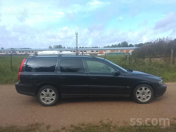 Volvo V70 2002 in Kuldiga on AUTOMOTO.COM.LV Grey Volvo V70 2002 in Kuldiga, with an engine capacity of 2.40 L and mileage of 560 thousand km for 1490 €, photo 3 on AUTOMOTO.COM.LV
