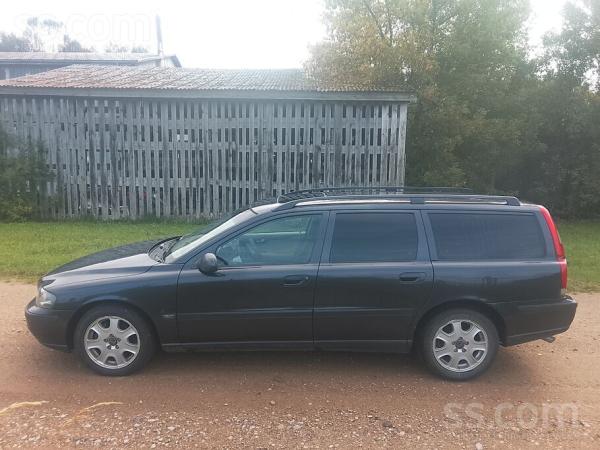 Volvo V70 2002 in Kuldiga on AUTOMOTO.COM.LV Grey Volvo V70 2002 in Kuldiga, with an engine capacity of 2.40 L and mileage of 560 thousand km for 1490 €, photo 6 on AUTOMOTO.COM.LV