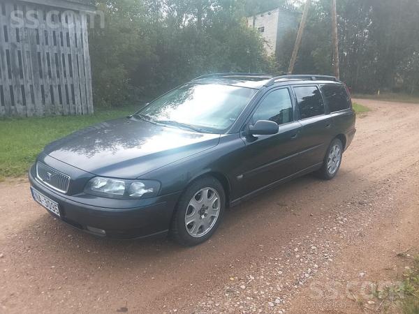 Volvo V70 2002 in Kuldiga on AUTOMOTO.COM.LV Grey Volvo V70 2002 in Kuldiga, with an engine capacity of 2.40 L and mileage of 560 thousand km for 1490 €, photo 7 on AUTOMOTO.COM.LV