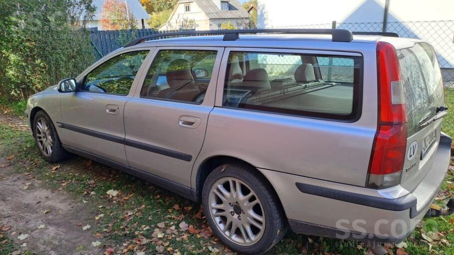 Grey Volvo V70 2002 in Preili, with an engine capacity of 2.40 L and mileage of 431 thousand km for 1500 €, photo 4 on AUTOMOTO.COM.LV
