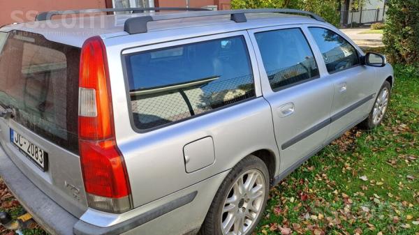 Grey Volvo V70 2002 in Preili, with an engine capacity of 2.40 L and mileage of 431 thousand km for 1500 €, photo 5 on AUTOMOTO.COM.LV