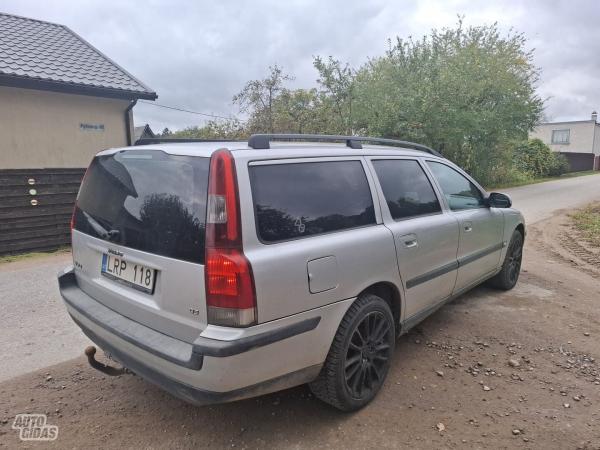 Вольво В70 2002 в Алитус на AUTOMOTO.COM.LV Серый Вольво В70 2002 в Алитус, объемом двигателя 2.40 л и пробегом 444 тыс. км за 990 €, фото 3 на AUTOMOTO.COM.LV