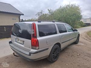 Grey Volvo V70 2002 in Alytus, with an engine capacity of 2.40 L and mileage of 444 thousand km for 990 €, photo 3 on AUTOMOTO.COM.LV