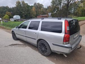 Grey Volvo V70 2002 in Alytus, with an engine capacity of 2.40 L and mileage of 444 thousand km for 990 €, photo 4 on AUTOMOTO.COM.LV