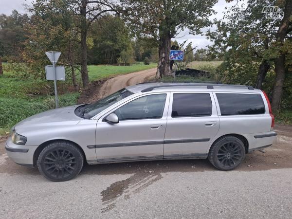 Вольво В70 2002 в Алитус на AUTOMOTO.COM.LV Серый Вольво В70 2002 в Алитус, объемом двигателя 2.40 л и пробегом 444 тыс. км за 990 €, фото 7 на AUTOMOTO.COM.LV