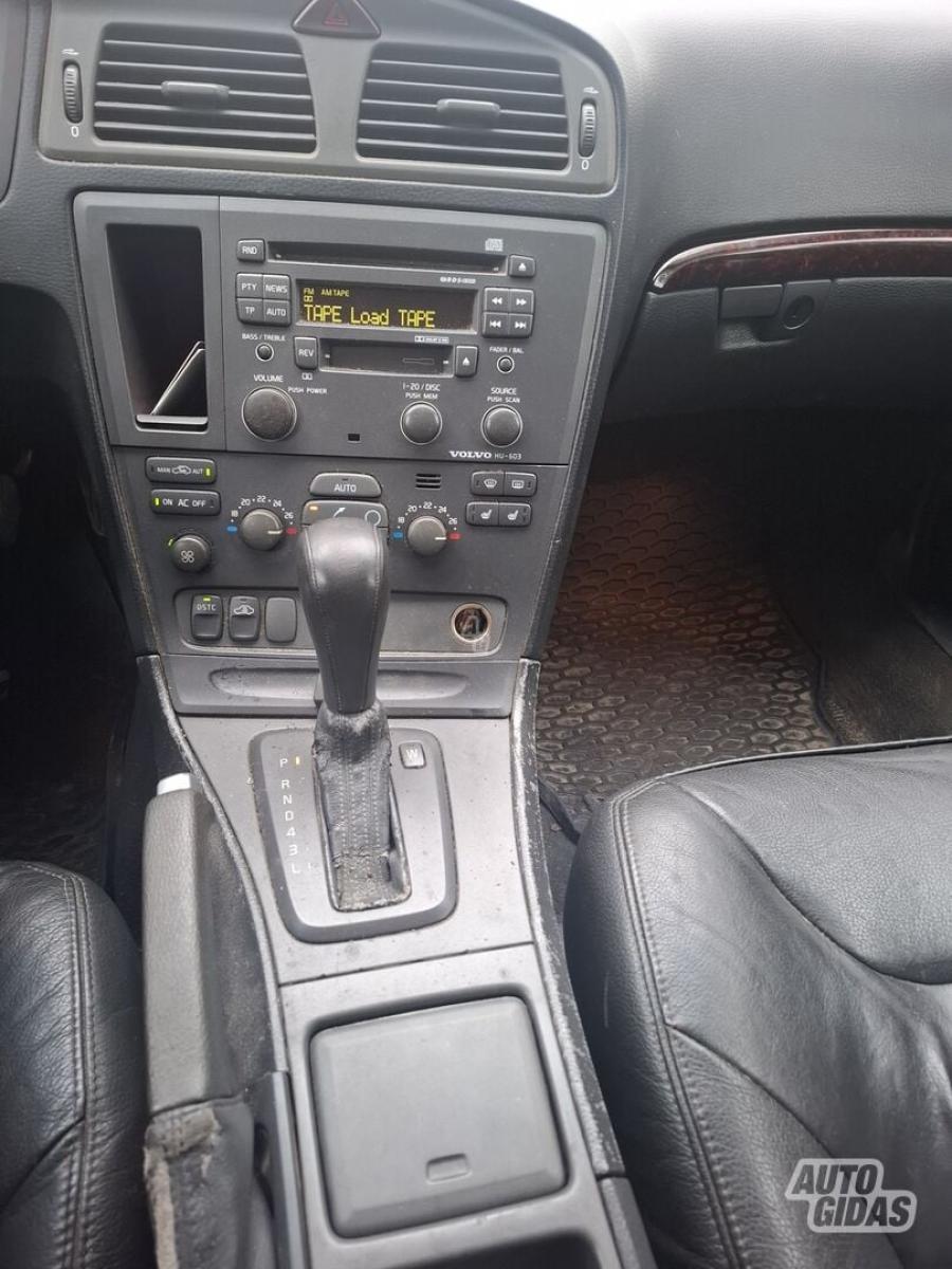 Grey Volvo V70 2002 in Alytus, with an engine capacity of 2.40 L and mileage of 444 thousand km for 990 €, photo 11 on AUTOMOTO.COM.LV