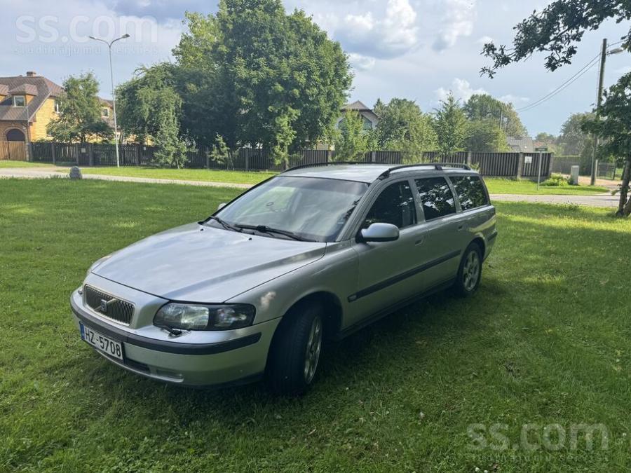 Grey Volvo V70 2003 in Riga, with an engine capacity of 2.40 L and mileage of 398 thousand km for 1650 €, photo 4 on AUTOMOTO.COM.LV