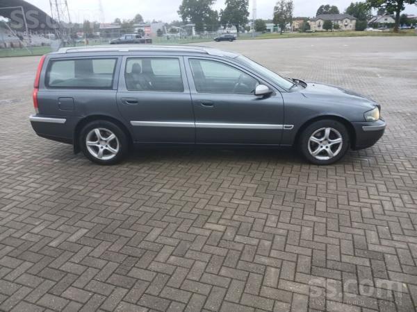 Pelēks Volvo V70 2003 Valmiera, ar dzinēja tilpumu 2.40 L un nobraukumu 635 tūkst. km par 2200 €, foto 4 vietnē AUTOMOTO.COM.LV