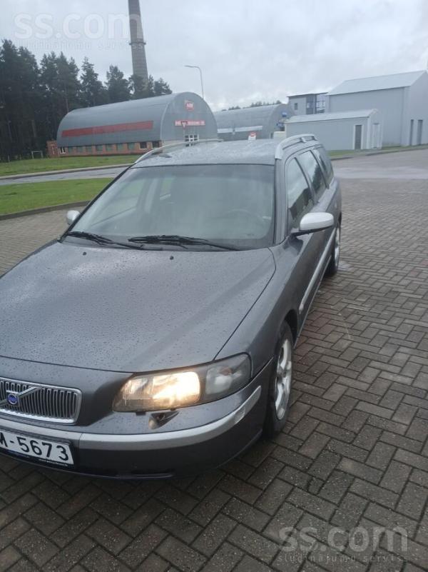 Pelēks Volvo V70 2003 Valmiera, ar dzinēja tilpumu 2.40 L un nobraukumu 635 tūkst. km par 2200 €, foto 5 vietnē AUTOMOTO.COM.LV