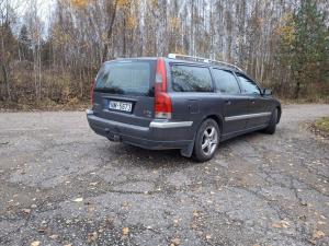 Grey Volvo V70 2003 in Valmiera, with an engine capacity of 2.40 L and mileage of 0 thousand km for 1590 €, photo 2 on AUTOMOTO.COM.LV