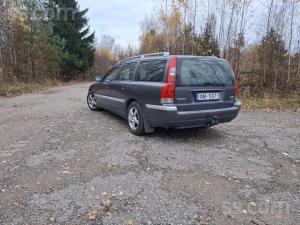 Grey Volvo V70 2003 in Valmiera, with an engine capacity of 2.40 L and mileage of 0 thousand km for 1590 €, photo 3 on AUTOMOTO.COM.LV