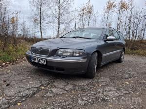 Grey Volvo V70 2003 in Valmiera, with an engine capacity of 2.40 L and mileage of 0 thousand km for 1590 €, photo 4 on AUTOMOTO.COM.LV