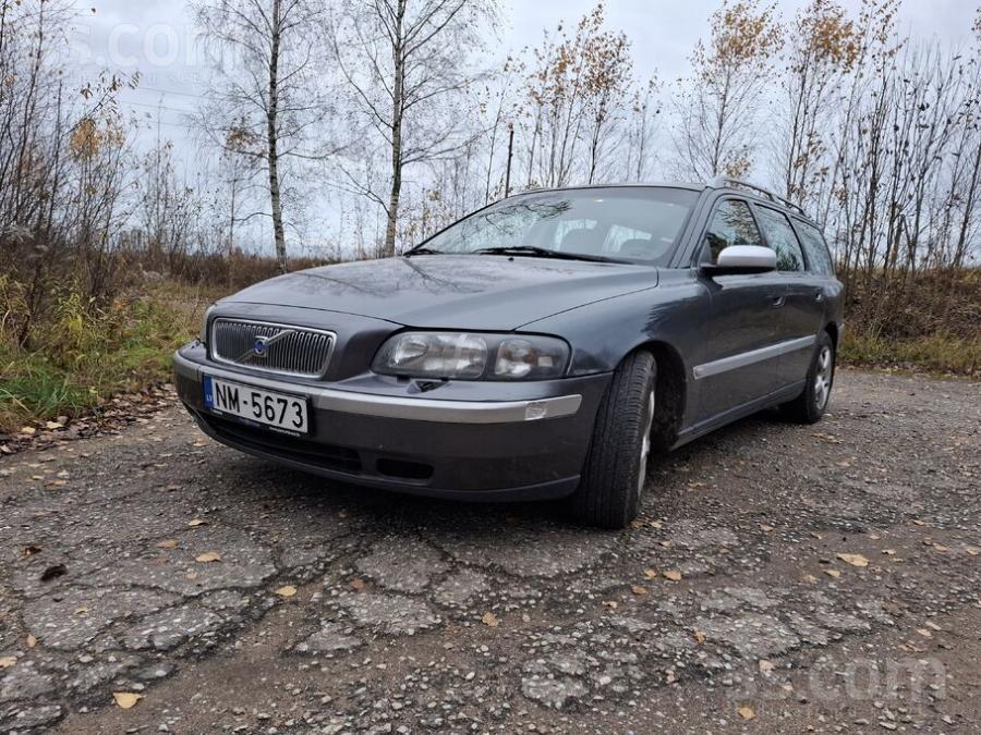 Grey Volvo V70 2003 in Valmiera, with an engine capacity of 2.40 L and mileage of 0 thousand km for 1590 €, photo 4 on AUTOMOTO.COM.LV