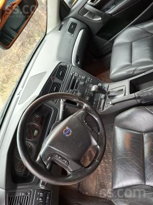 Grey Volvo V70 2003 in Valmiera, with an engine capacity of 2.40 L and mileage of 0 thousand km for 1590 €, photo 5 on AUTOMOTO.COM.LV