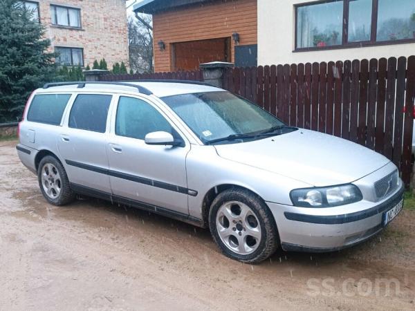 Pelēks Volvo V70 2003 Ogre, ar dzinēja tilpumu 2.40 L un nobraukumu 410 tūkst. km par 900 €, foto 1 vietnē AUTOMOTO.COM.LV