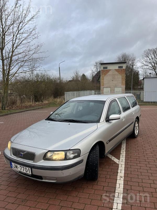 Grey Volvo V70 2003 in Preili, with an engine capacity of 2.40 L and mileage of 362 thousand km for 1600 €, photo 2 on AUTOMOTO.COM.LV
