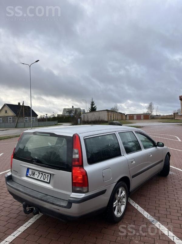 Grey Volvo V70 2003 in Preili, with an engine capacity of 2.40 L and mileage of 362 thousand km for 1600 €, photo 4 on AUTOMOTO.COM.LV