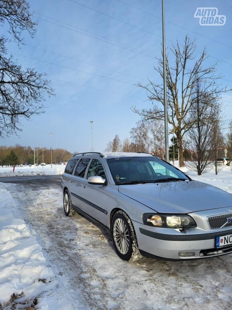 Grey Volvo V70 2003 in Klaipeda, with an engine capacity of 2.40 L and mileage of 372 thousand km for 2000 €, photo 4 on AUTOMOTO.COM.LV
