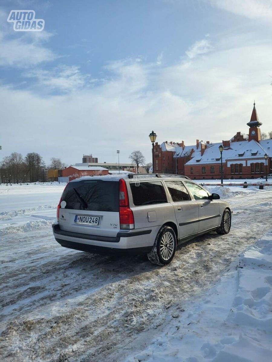 Grey Volvo V70 2003 in Klaipeda, with an engine capacity of 2.40 L and mileage of 372 thousand km for 2000 €, photo 5 on AUTOMOTO.COM.LV