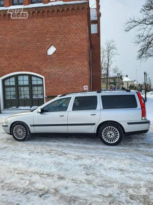 Grey Volvo V70 2003 in Klaipeda, with an engine capacity of 2.40 L and mileage of 372 thousand km for 2000 €, photo 6 on AUTOMOTO.COM.LV