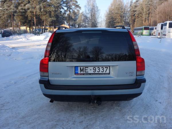 Grey Volvo V70 2003 in Riga, with an engine capacity of 2.40 L and mileage of 0 thousand km for 1650 €, photo 4 on AUTOMOTO.COM.LV