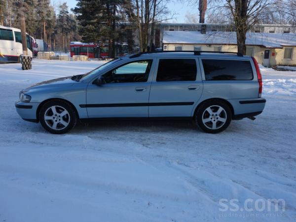 Grey Volvo V70 2003 in Riga, with an engine capacity of 2.40 L and mileage of 0 thousand km for 1650 €, photo 10 on AUTOMOTO.COM.LV