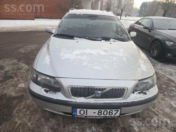 Grey Volvo V70 2003 in Valmiera, with an engine capacity of 2.40 L and mileage of 0 thousand km for 2290 €, photo 4 on AUTOMOTO.COM.LV