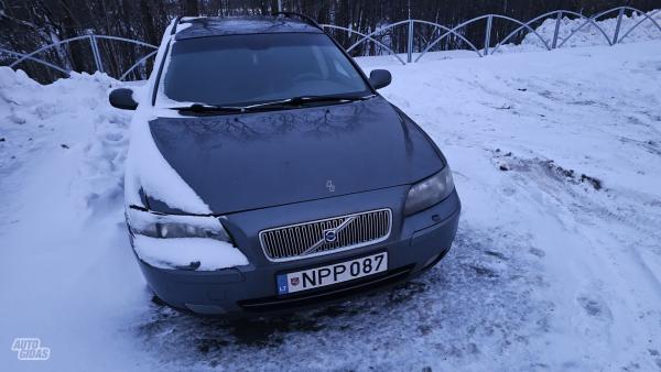 Grey Volvo V70 2003 in Klaipeda, with an engine capacity of 2.40 L and mileage of 475 thousand km for 550 €, photo 1 on AUTOMOTO.COM.LV