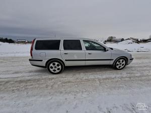 Grey Volvo V70 2003 in Klaipeda, with an engine capacity of 2.40 L and mileage of 398 thousand km for 1500 €, photo 2 on AUTOMOTO.COM.LV
