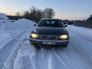 Grey Volvo V70 2003 in Trakai, with an engine capacity of 2.40 L and mileage of 385 thousand km for 950 €, photo  on AUTOMOTO.COM.LV