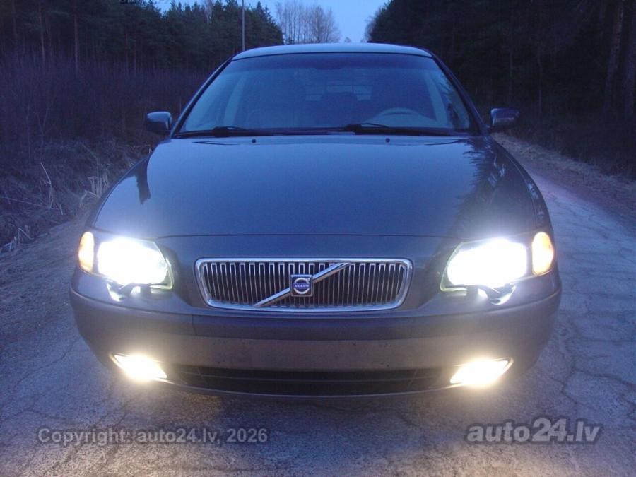 Pelēks Volvo V70 2003 Paide, ar dzinēja tilpumu 2.40 L un nobraukumu 382 tūkst. km par 2990 €, foto 5 vietnē AUTOMOTO.COM.LV