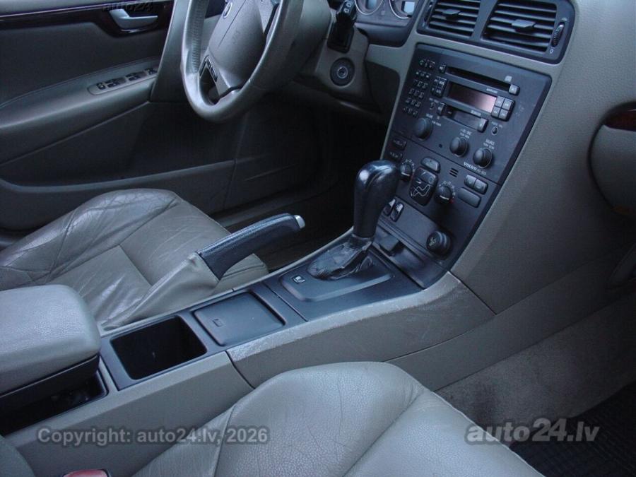 Pelēks Volvo V70 2003 Paide, ar dzinēja tilpumu 2.40 L un nobraukumu 382 tūkst. km par 2990 €, foto 7 vietnē AUTOMOTO.COM.LV