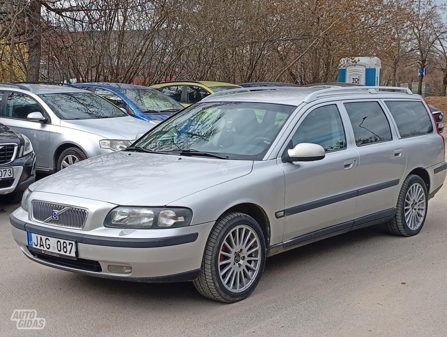 Pelēks Volvo V70 2003 Viļņa, ar dzinēja tilpumu 2.40 L un nobraukumu 452 tūkst. km par 1200 €, foto 1 vietnē AUTOMOTO.COM.LV