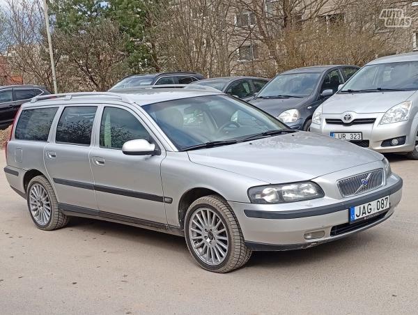Grey Volvo V70 2003 in Vilnius, with an engine capacity of 2.40 L and mileage of 452 thousand km for 1200 €, photo 3 on AUTOMOTO.COM.LV