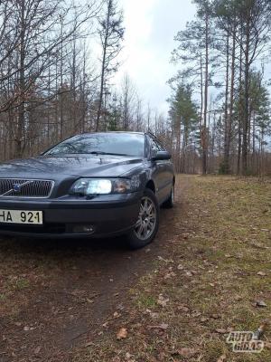 Grey Volvo V70 2003 in Akmene, with an engine capacity of 2.40 L and mileage of 371 thousand km for 2000 €, photo  on AUTOMOTO.COM.LV