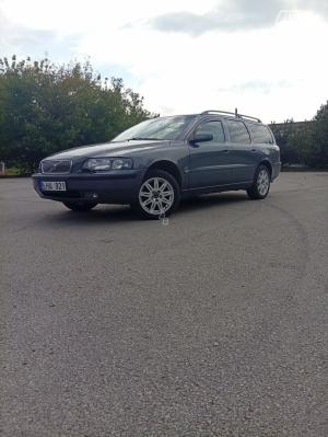 Grey Volvo V70 2003 in Akmene, with an engine capacity of 2.40 L and mileage of 371 thousand km for 2000 €, photo 4 on AUTOMOTO.COM.LV