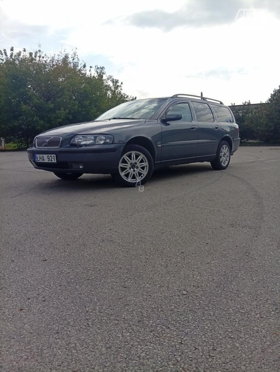 Grey Volvo V70 2003 in Akmene, with an engine capacity of 2.40 L and mileage of 371 thousand km for 2000 €, photo 4 on AUTOMOTO.COM.LV