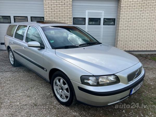 Pelēks Volvo V70 2003 Paide, ar dzinēja tilpumu 2.40 L un nobraukumu 298 tūkst. km par 2990 €, foto 1 vietnē AUTOMOTO.COM.LV