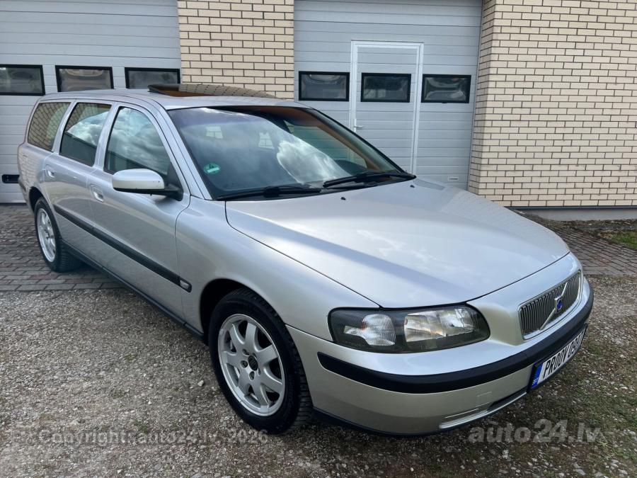 Pelēks Volvo V70 2003 Paide, ar dzinēja tilpumu 2.40 L un nobraukumu 298 tūkst. km par 2990 €, foto 1 vietnē AUTOMOTO.COM.LV