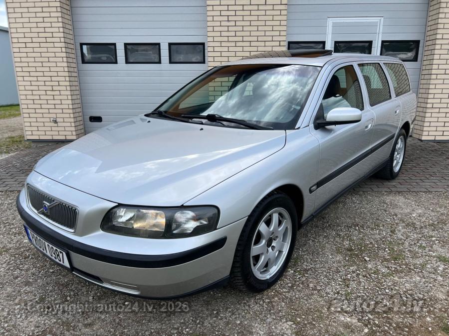 Pelēks Volvo V70 2003 Paide, ar dzinēja tilpumu 2.40 L un nobraukumu 298 tūkst. km par 2990 €, foto 5 vietnē AUTOMOTO.COM.LV