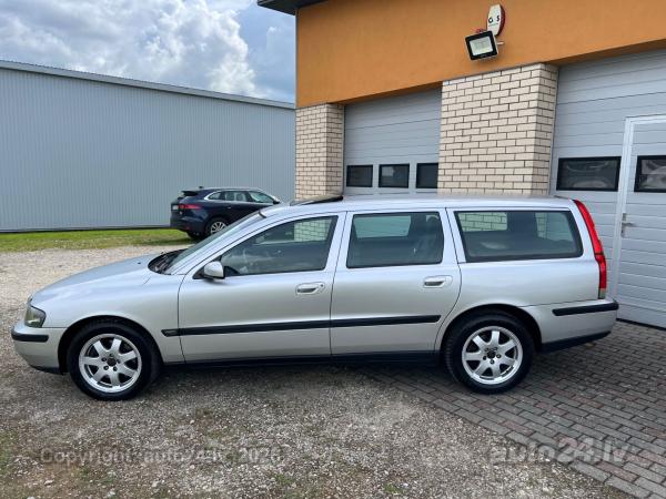 Pelēks Volvo V70 2003 Paide, ar dzinēja tilpumu 2.40 L un nobraukumu 298 tūkst. km par 2990 €, foto 5 vietnē AUTOMOTO.COM.LV