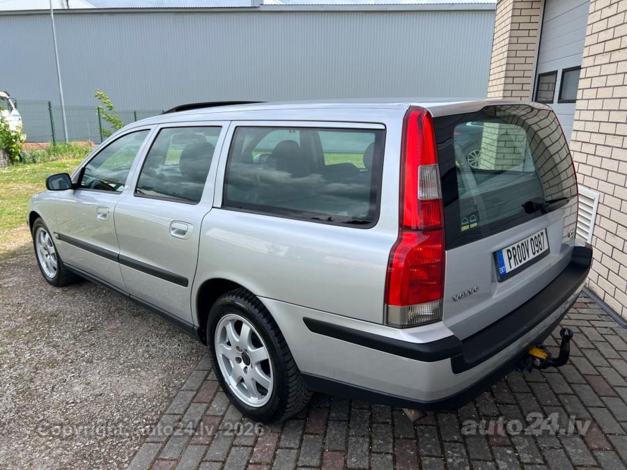 Pelēks Volvo V70 2003 Paide, ar dzinēja tilpumu 2.40 L un nobraukumu 298 tūkst. km par 2990 €, foto 7 vietnē AUTOMOTO.COM.LV