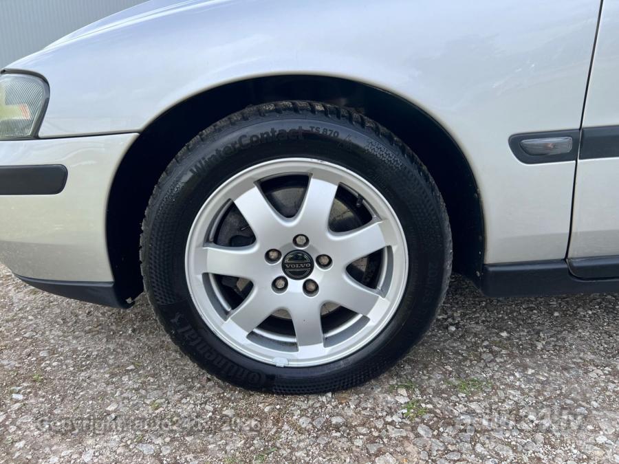 Pelēks Volvo V70 2003 Paide, ar dzinēja tilpumu 2.40 L un nobraukumu 298 tūkst. km par 2990 €, foto 8 vietnē AUTOMOTO.COM.LV